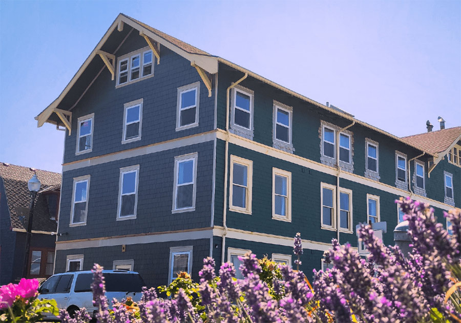 An Oregon Coast Legend Reopens: Hotel Sylvia in Newport's Nye Beach in ...